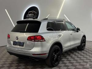 Pelēks Volkswagen Touareg 2017 Marijampole, ar dzinēja tilpumu 2.97 L un nobraukumu 311 tūkst. km par 15999 €, foto 38 vietnē AUTOMOTO.COM.LV