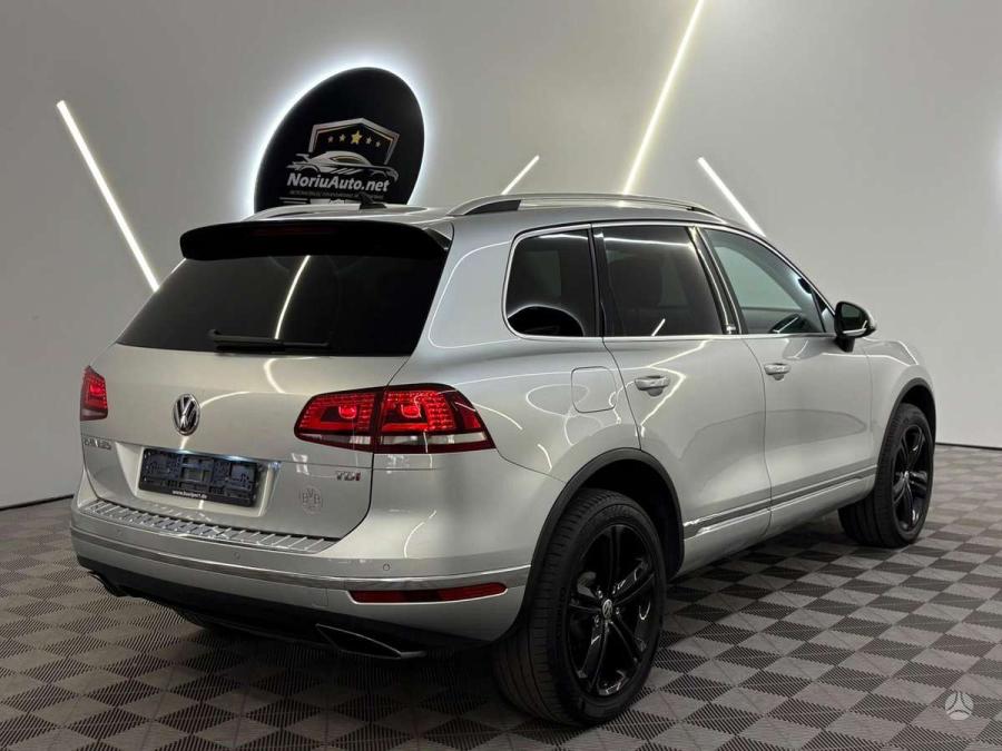 Pelēks Volkswagen Touareg 2017 Marijampole, ar dzinēja tilpumu 2.97 L un nobraukumu 311 tūkst. km par 15999 €, foto 38 vietnē AUTOMOTO.COM.LV