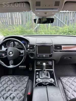 Pelēks Volkswagen Touareg 2017 Rīga, ar dzinēja tilpumu 3.00 L un nobraukumu 124 tūkst. km par 26900 €, foto 3 vietnē AUTOMOTO.COM.LV