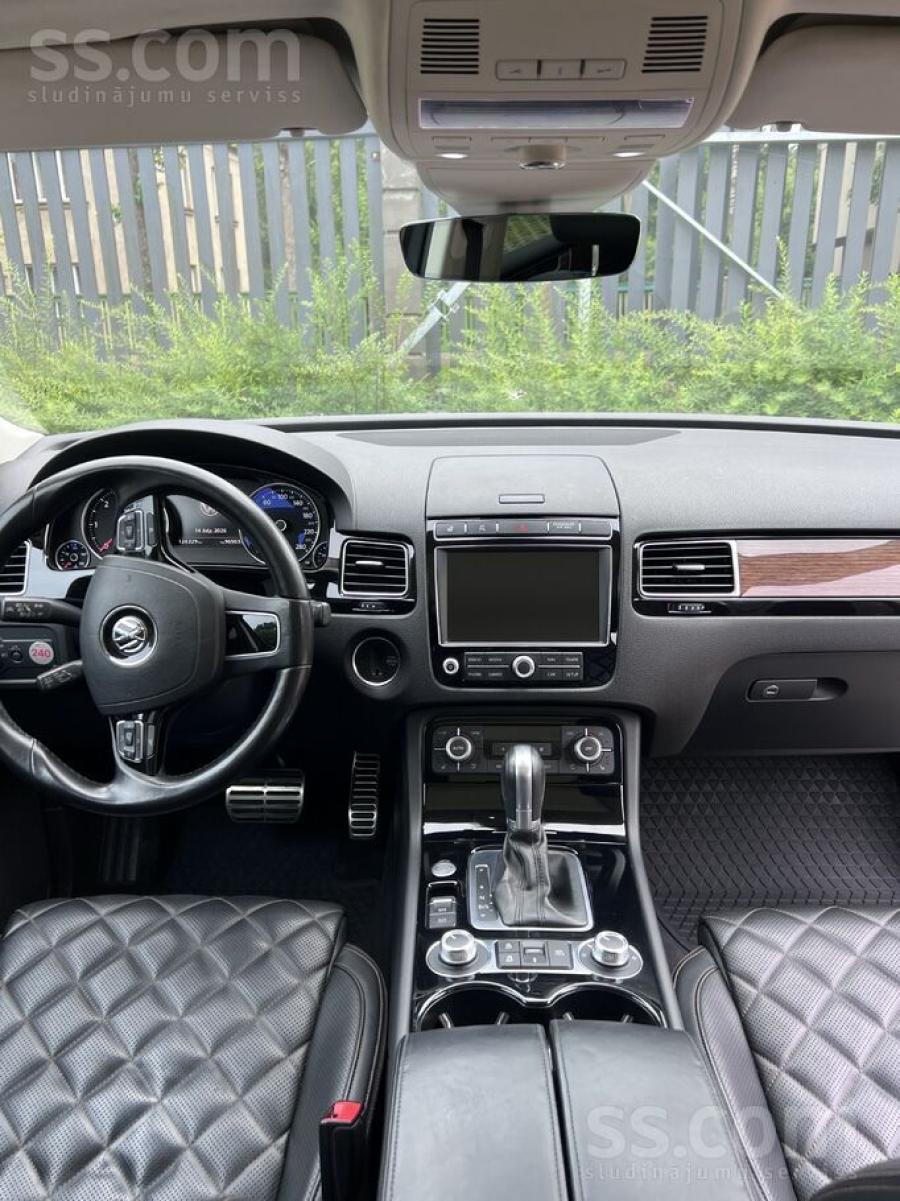 Pelēks Volkswagen Touareg 2017 Rīga, ar dzinēja tilpumu 3.00 L un nobraukumu 124 tūkst. km par 26900 €, foto 3 vietnē AUTOMOTO.COM.LV