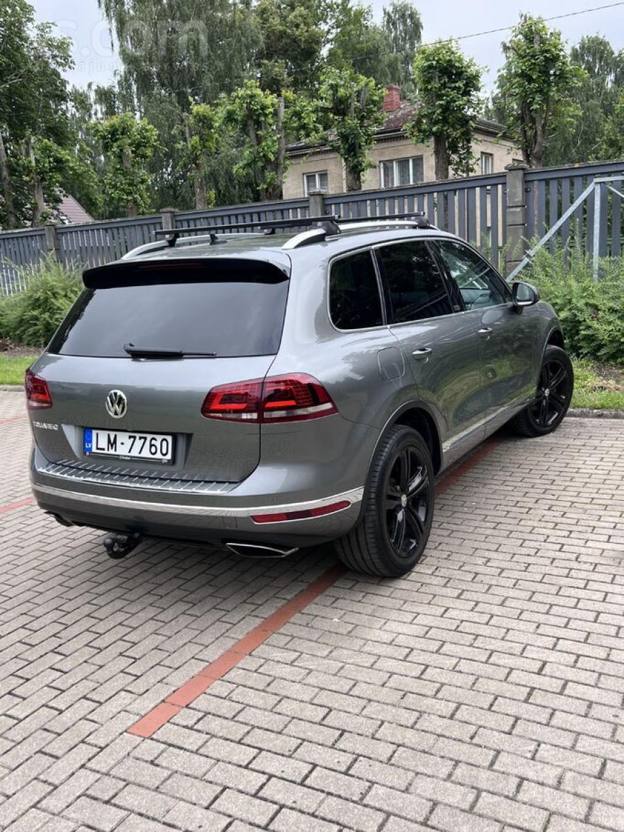 Pelēks Volkswagen Touareg 2017 Rīga, ar dzinēja tilpumu 3.00 L un nobraukumu 124 tūkst. km par 26900 €, foto 4 vietnē AUTOMOTO.COM.LV