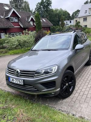 Pelēks Volkswagen Touareg 2017 Rīga, ar dzinēja tilpumu 3.00 L un nobraukumu 124 tūkst. km par 26900 €, foto 12 vietnē AUTOMOTO.COM.LV