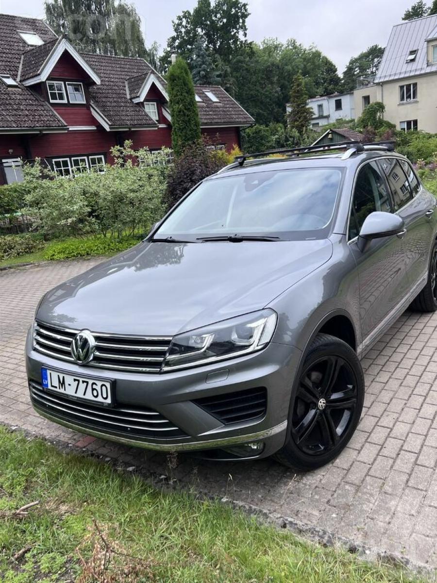 Pelēks Volkswagen Touareg 2017 Rīga, ar dzinēja tilpumu 3.00 L un nobraukumu 124 tūkst. km par 26900 €, foto 12 vietnē AUTOMOTO.COM.LV