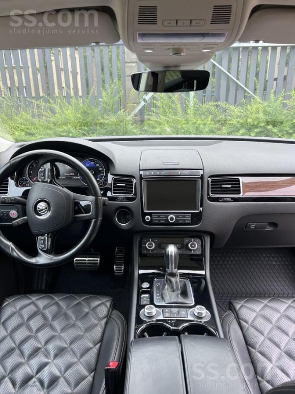 Pelēks Volkswagen Touareg 2017 Rīga, ar dzinēja tilpumu 3.00 L un nobraukumu 124 tūkst. km par 26900 €, foto 2 vietnē AUTOMOTO.COM.LV