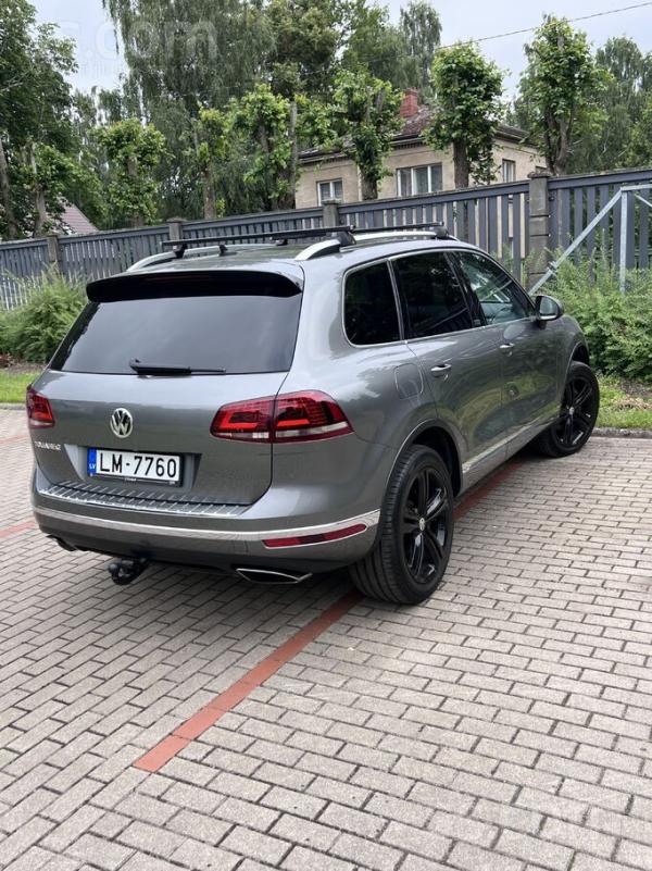 Pelēks Volkswagen Touareg 2017 Rīga, ar dzinēja tilpumu 3.00 L un nobraukumu 124 tūkst. km par 26900 €, foto 3 vietnē AUTOMOTO.COM.LV
