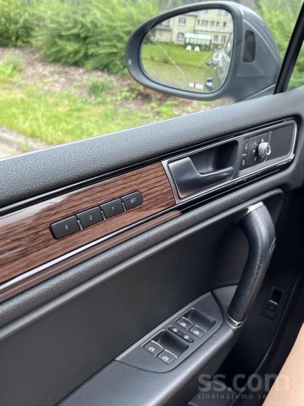 Pelēks Volkswagen Touareg 2017 Rīga, ar dzinēja tilpumu 3.00 L un nobraukumu 124 tūkst. km par 26900 €, foto 7 vietnē AUTOMOTO.COM.LV