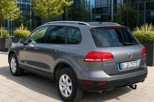 Grey Volkswagen Touareg 2017 in Vilnius, with an engine capacity of 3.00 L and mileage of 288 thousand km for 14250 €, photo 6 on AUTOMOTO.COM.LV