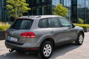 Grey Volkswagen Touareg 2017 in Vilnius, with an engine capacity of 3.00 L and mileage of 288 thousand km for 14250 €, photo 9 on AUTOMOTO.COM.LV