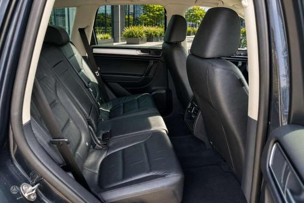 Pelēks Volkswagen Touareg 2017 Viļņa, ar dzinēja tilpumu 3.00 L un nobraukumu 288 tūkst. km par 13950 €, foto 8 vietnē AUTOMOTO.COM.LV