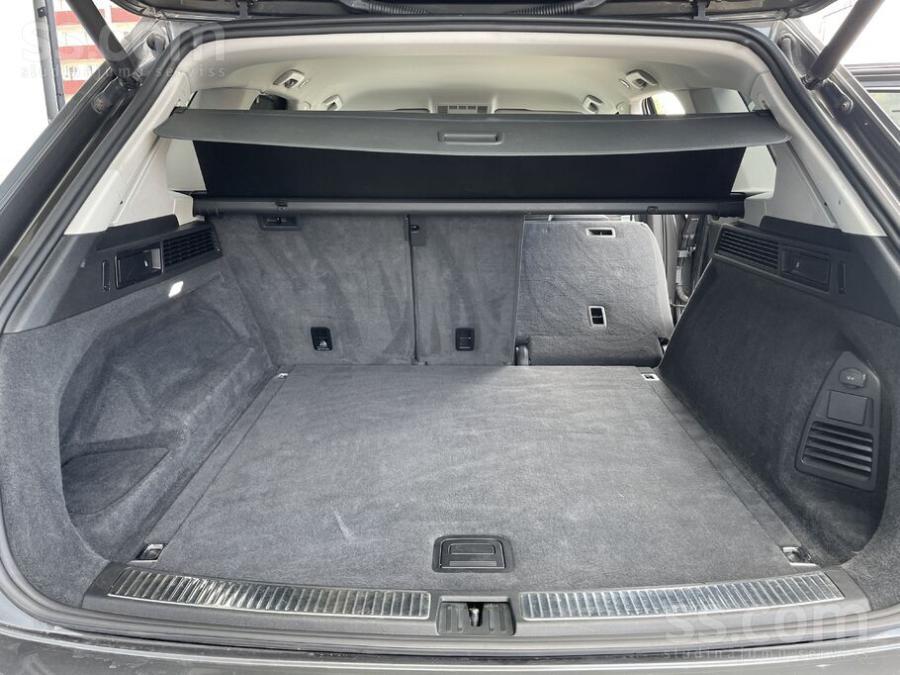 Grey Volkswagen Touareg 2018 in Talsi, with an engine capacity of 3.00 L and mileage of 304 thousand km for 21900 €, photo 5 on AUTOMOTO.COM.LV