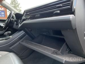 Grey Volkswagen Touareg 2018 in Talsi, with an engine capacity of 3.00 L and mileage of 304 thousand km for 21900 €, photo 9 on AUTOMOTO.COM.LV