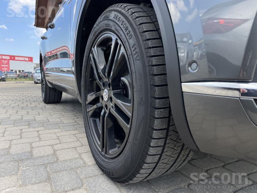 Grey Volkswagen Touareg 2018 in Talsi, with an engine capacity of 3.00 L and mileage of 304 thousand km for 21900 €, photo 10 on AUTOMOTO.COM.LV