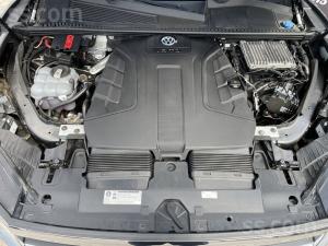 Grey Volkswagen Touareg 2018 in Talsi, with an engine capacity of 3.00 L and mileage of 304 thousand km for 21900 €, photo 11 on AUTOMOTO.COM.LV