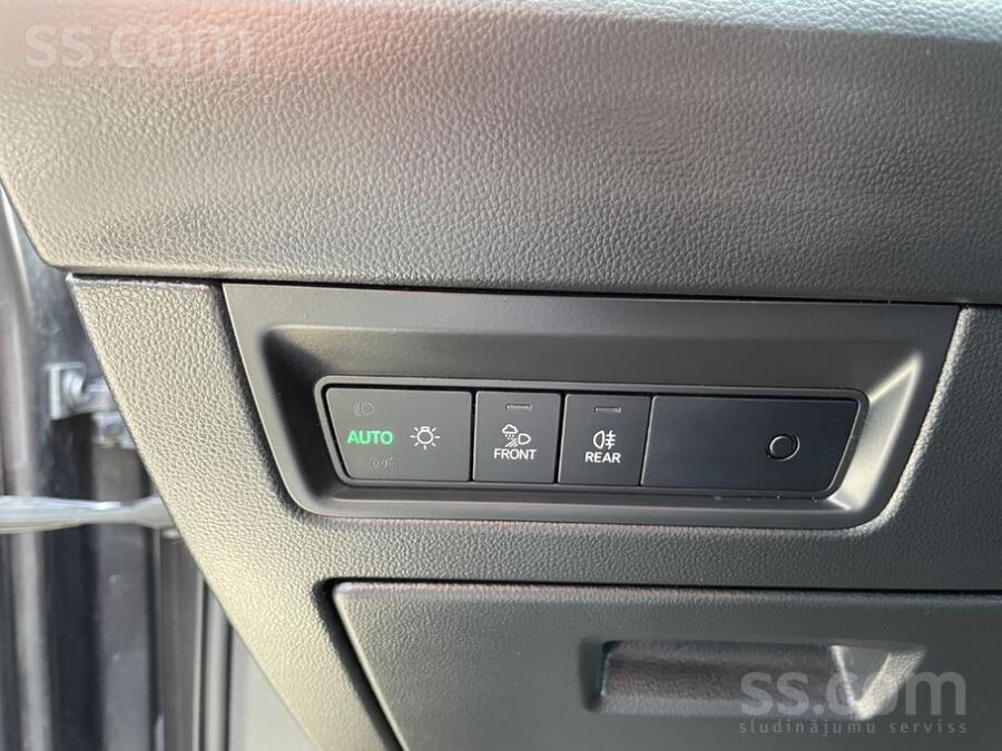 Grey Volkswagen Touareg 2018 in Talsi, with an engine capacity of 3.00 L and mileage of 304 thousand km for 21900 €, photo 12 on AUTOMOTO.COM.LV