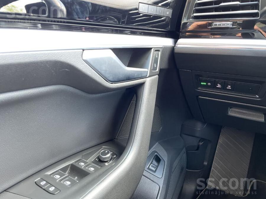 Grey Volkswagen Touareg 2018 in Talsi, with an engine capacity of 3.00 L and mileage of 304 thousand km for 21900 €, photo 13 on AUTOMOTO.COM.LV