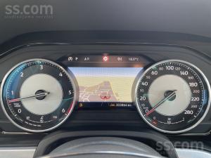 Grey Volkswagen Touareg 2018 in Talsi, with an engine capacity of 3.00 L and mileage of 304 thousand km for 21900 €, photo 15 on AUTOMOTO.COM.LV