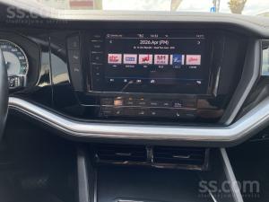 Grey Volkswagen Touareg 2018 in Talsi, with an engine capacity of 3.00 L and mileage of 304 thousand km for 21900 €, photo 17 on AUTOMOTO.COM.LV