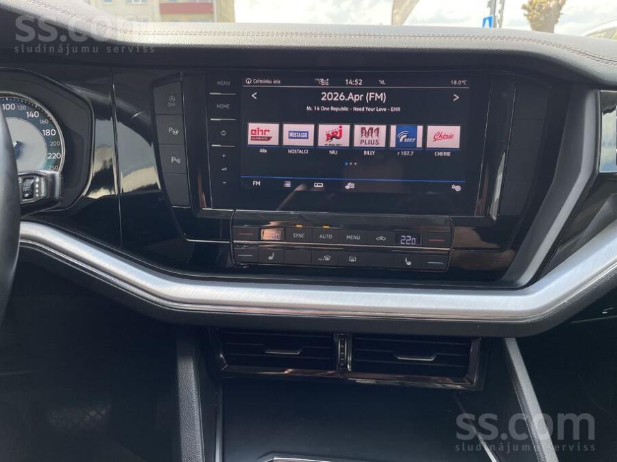 Grey Volkswagen Touareg 2018 in Talsi, with an engine capacity of 3.00 L and mileage of 304 thousand km for 21900 €, photo 17 on AUTOMOTO.COM.LV