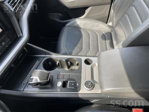 Grey Volkswagen Touareg 2018 in Talsi, with an engine capacity of 3.00 L and mileage of 304 thousand km for 21900 €, photo 20 on AUTOMOTO.COM.LV