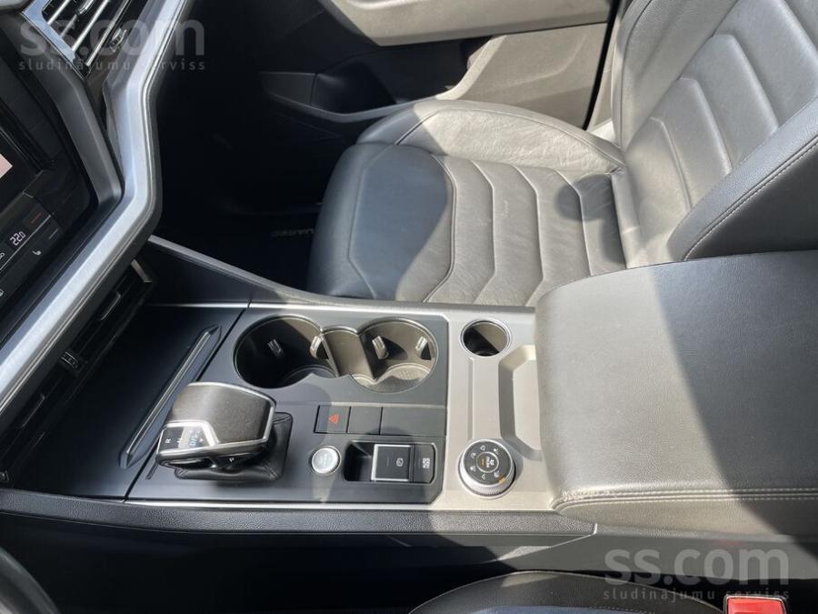 Grey Volkswagen Touareg 2018 in Talsi, with an engine capacity of 3.00 L and mileage of 304 thousand km for 21900 €, photo 20 on AUTOMOTO.COM.LV