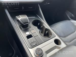 Grey Volkswagen Touareg 2018 in Talsi, with an engine capacity of 3.00 L and mileage of 304 thousand km for 21900 €, photo 21 on AUTOMOTO.COM.LV