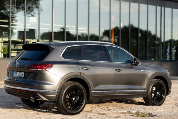 Volkswagen Touareg 2018 Talsi vietnē Pelēks Volkswagen Touareg 2018 Talsi, ar dzinēja tilpumu 3.00 L un nobraukumu 304 tūkst. km par 22555 €, foto 5 vietnē AUTOMOTO.COM.LV