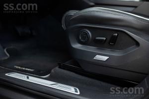 Grey Volkswagen Touareg 2018 in Talsi, with an engine capacity of 3.00 L and mileage of 304 thousand km for 22555 €, photo 12 on AUTOMOTO.COM.LV