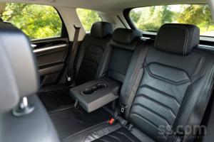 Grey Volkswagen Touareg 2018 in Talsi, with an engine capacity of 3.00 L and mileage of 304 thousand km for 22555 €, photo 13 on AUTOMOTO.COM.LV