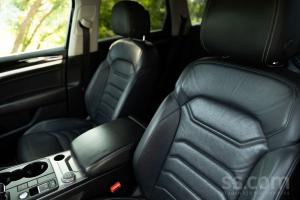 Grey Volkswagen Touareg 2018 in Talsi, with an engine capacity of 3.00 L and mileage of 304 thousand km for 22555 €, photo 15 on AUTOMOTO.COM.LV