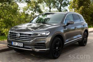 Grey Volkswagen Touareg 2018 in Talsi, with an engine capacity of 3.00 L and mileage of 304 thousand km for 22555 €, photo 31 on AUTOMOTO.COM.LV