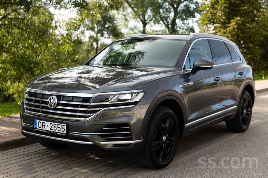 Grey Volkswagen Touareg 2018 in Talsi, with an engine capacity of 3.00 L and mileage of 304 thousand km for 22555 €, photo 31 on AUTOMOTO.COM.LV