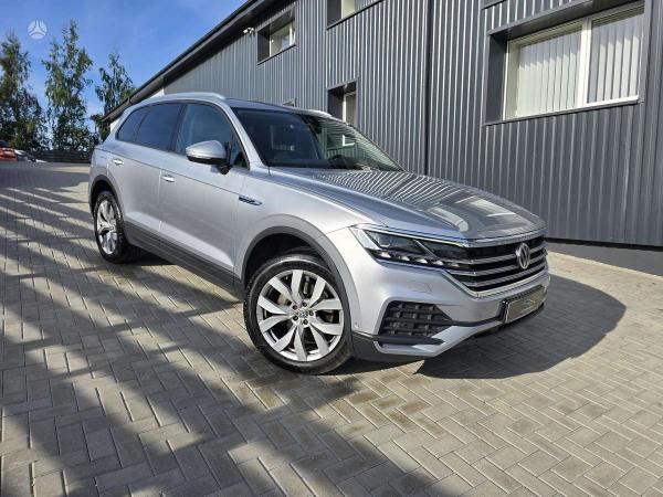 Pelēks Volkswagen Touareg 2018 Telšiai, ar dzinēja tilpumu 2.97 L un nobraukumu 183 tūkst. km par 28999 €, foto 4 vietnē AUTOMOTO.COM.LV
