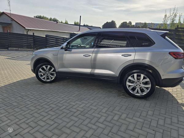 Pelēks Volkswagen Touareg 2018 Telšiai, ar dzinēja tilpumu 2.97 L un nobraukumu 183 tūkst. km par 28999 €, foto 8 vietnē AUTOMOTO.COM.LV