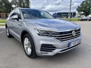 Grey Volkswagen Touareg 2018 in Taurage, with an engine capacity of 2.97 L and mileage of 220 thousand km for 25900 €, photo  on AUTOMOTO.COM.LV