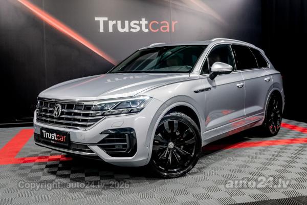 Grey Volkswagen Touareg 2018 in Parnu, with an engine capacity of 3.00 L and mileage of 219 thousand km for 31200 €, photo 1 on AUTOMOTO.COM.LV