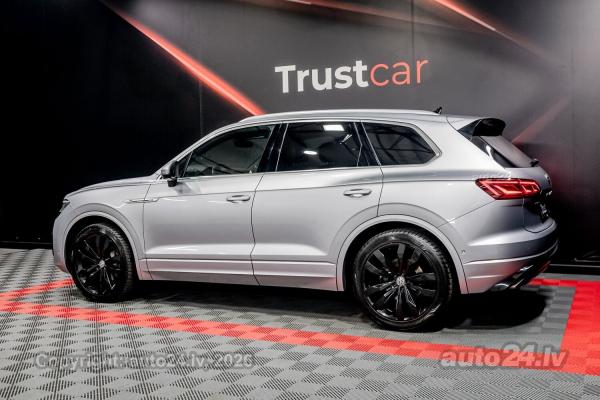 Grey Volkswagen Touareg 2018 in Parnu, with an engine capacity of 3.00 L and mileage of 219 thousand km for 31200 €, photo 8 on AUTOMOTO.COM.LV