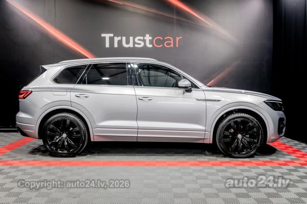 Grey Volkswagen Touareg 2018 in Parnu, with an engine capacity of 3.00 L and mileage of 219 thousand km for 31200 €, photo 10 on AUTOMOTO.COM.LV