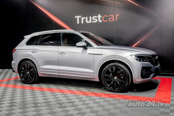 Grey Volkswagen Touareg 2018 in Parnu, with an engine capacity of 3.00 L and mileage of 219 thousand km for 31200 €, photo 11 on AUTOMOTO.COM.LV
