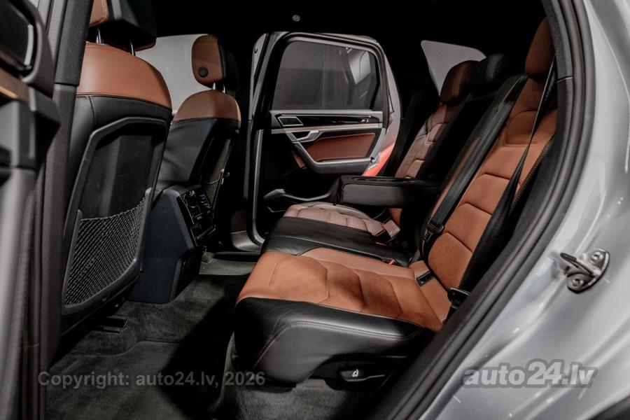 Pelēks Volkswagen Touareg 2018 Pērnava, ar dzinēja tilpumu 3.00 L un nobraukumu 219 tūkst. km par 31200 €, foto 18 vietnē AUTOMOTO.COM.LV