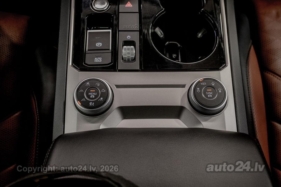 Pelēks Volkswagen Touareg 2018 Pērnava, ar dzinēja tilpumu 3.00 L un nobraukumu 219 tūkst. km par 31200 €, foto 26 vietnē AUTOMOTO.COM.LV