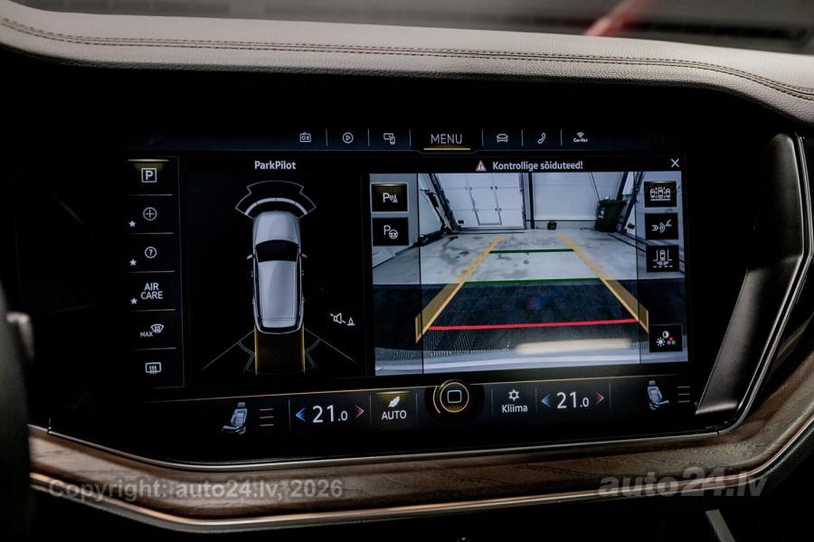 Pelēks Volkswagen Touareg 2018 Pērnava, ar dzinēja tilpumu 3.00 L un nobraukumu 219 tūkst. km par 31200 €, foto 27 vietnē AUTOMOTO.COM.LV
