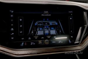 Pelēks Volkswagen Touareg 2018 Pērnava, ar dzinēja tilpumu 3.00 L un nobraukumu 219 tūkst. km par 31200 €, foto 30 vietnē AUTOMOTO.COM.LV