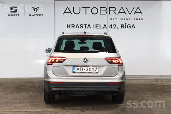 Grey Volkswagen Touareg 2019 in Riga, with an engine capacity of 2.00 L and mileage of 151 thousand km for 5190 €, photo 7 on AUTOMOTO.COM.LV