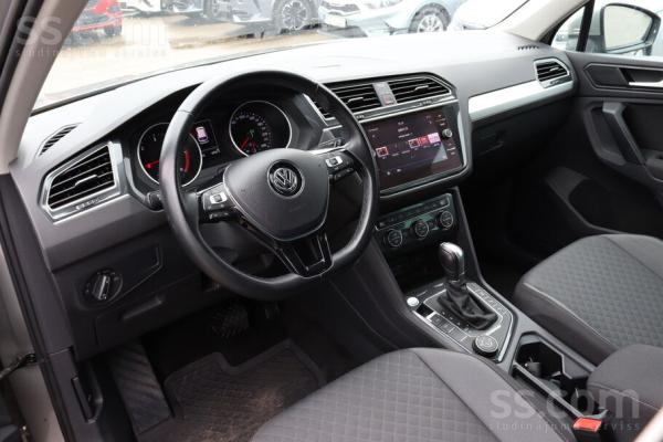 Grey Volkswagen Touareg 2019 in Riga, with an engine capacity of 2.00 L and mileage of 151 thousand km for 5190 €, photo 9 on AUTOMOTO.COM.LV
