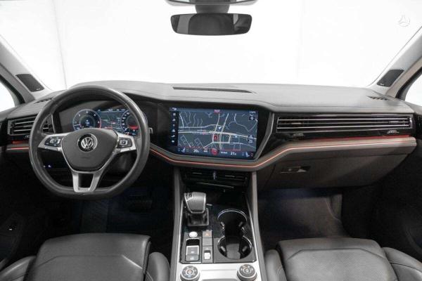 Pelēks Volkswagen Touareg 2019 Viļņa, ar dzinēja tilpumu 3.00 L un nobraukumu 176 tūkst. km par 34500 €, foto 10 vietnē AUTOMOTO.COM.LV