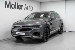 Grey Volkswagen Touareg 2019 in Vilnius, with an engine capacity of 3.00 L and mileage of 176 thousand km for 34500 €, photo  on AUTOMOTO.COM.LV