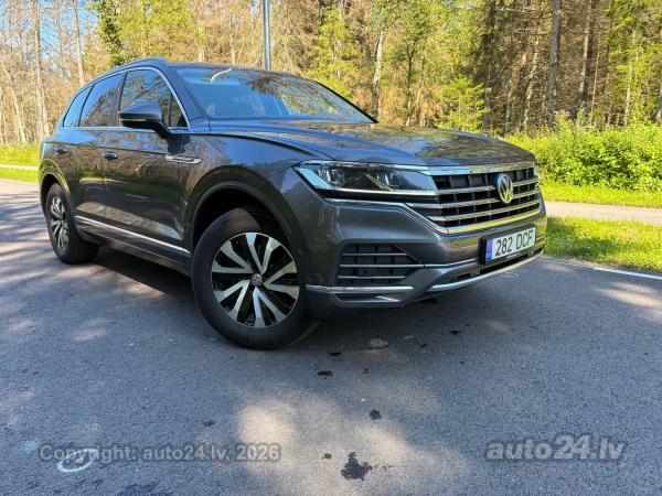 Grey Volkswagen Touareg 2019 in Tallinn, with an engine capacity of 3.00 L and mileage of 175 thousand km for 32900 €, photo 1 on AUTOMOTO.COM.LV