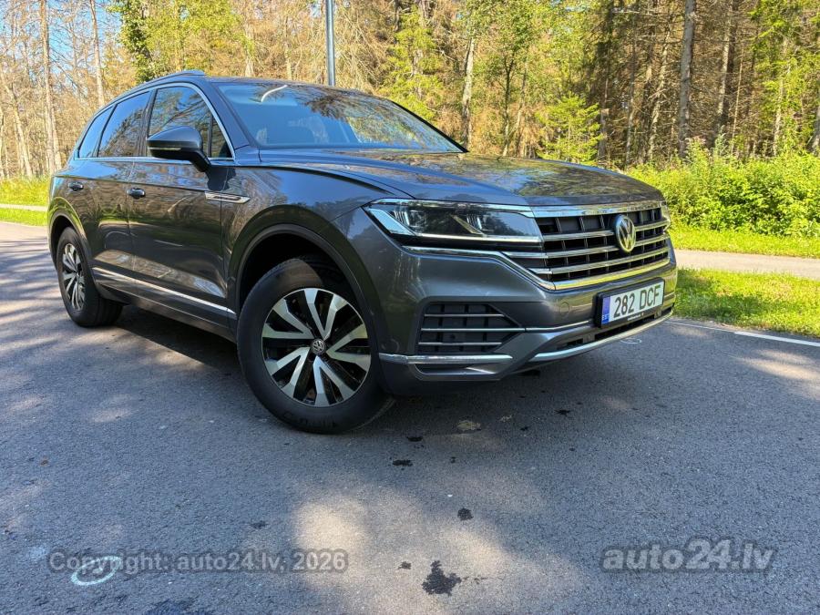Pelēks Volkswagen Touareg 2019 Tallina, ar dzinēja tilpumu 3.00 L un nobraukumu 175 tūkst. km par 32900 €, foto 1 vietnē AUTOMOTO.COM.LV