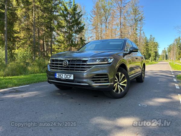 Grey Volkswagen Touareg 2019 in Tallinn, with an engine capacity of 3.00 L and mileage of 175 thousand km for 32900 €, photo 2 on AUTOMOTO.COM.LV