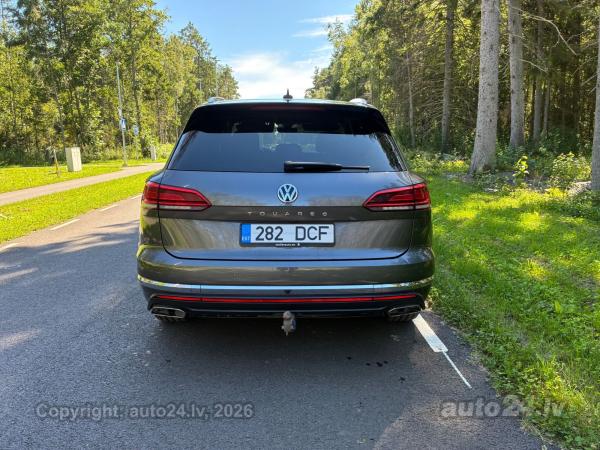 Grey Volkswagen Touareg 2019 in Tallinn, with an engine capacity of 3.00 L and mileage of 175 thousand km for 32900 €, photo 6 on AUTOMOTO.COM.LV